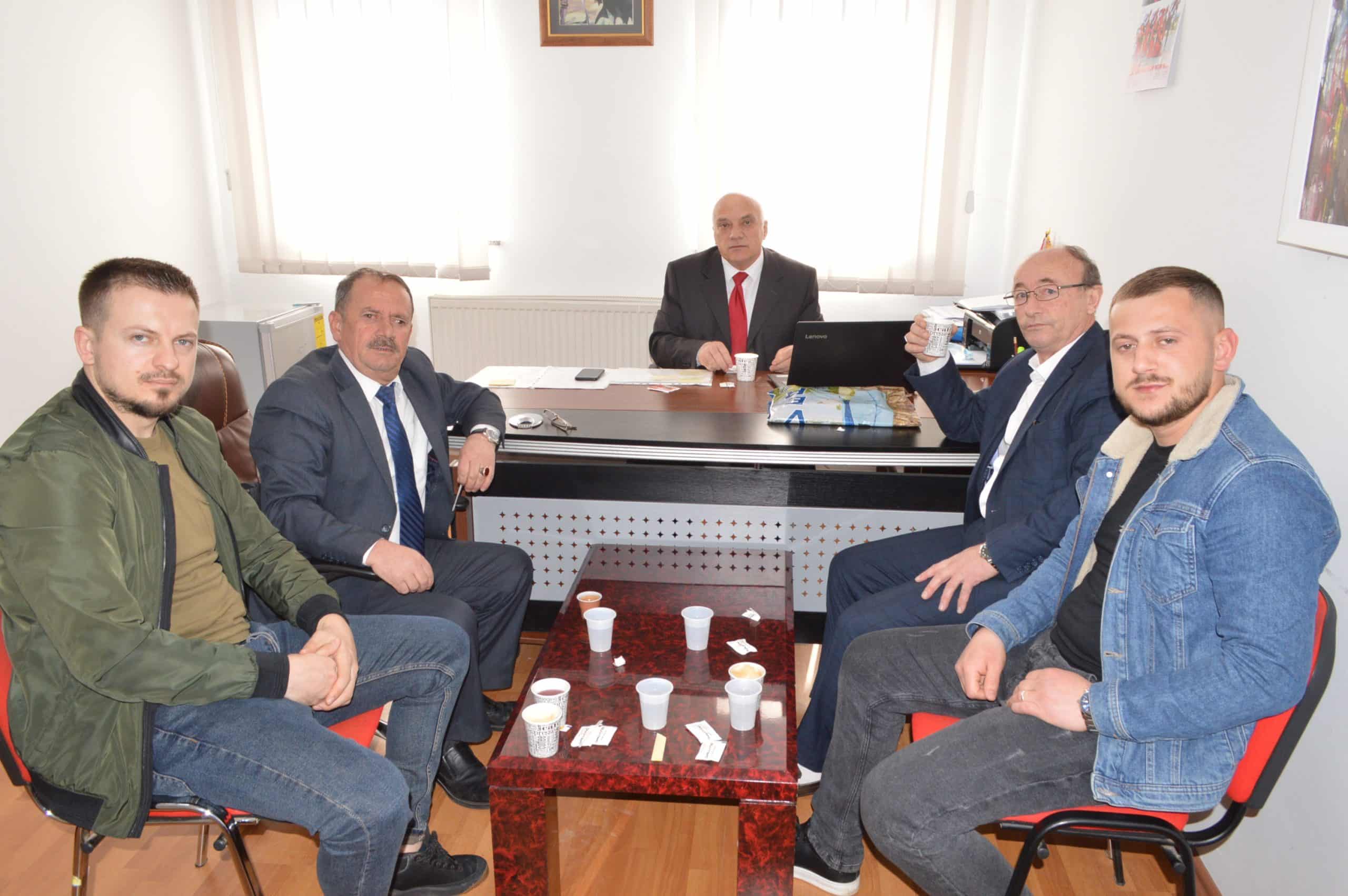 Drejtori i DKRS - Rexhep Mazreku priti pasardhësit e Salih e Feriz ...